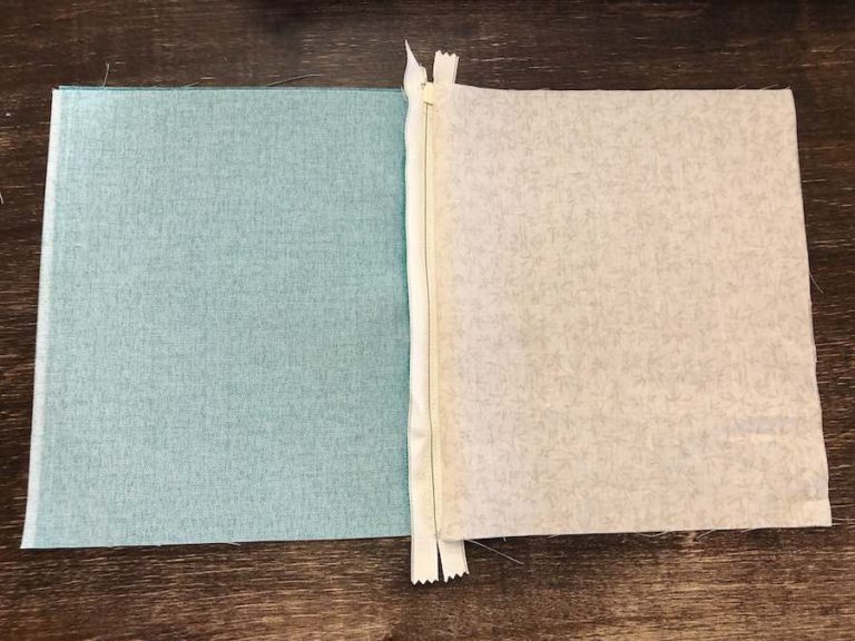 How to Sew a Lined Zipper Pouch Tutorial