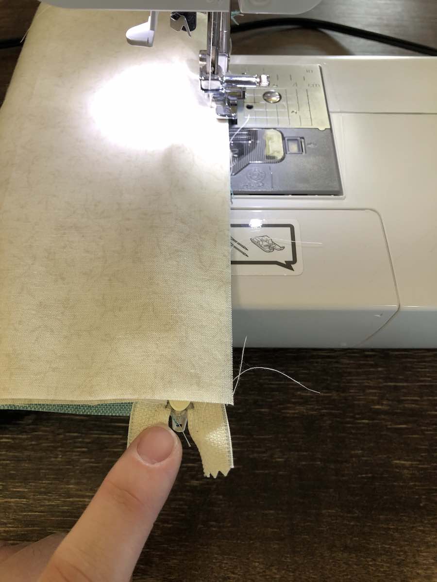 How to Sew a Lined Zipper Pouch Tutorial