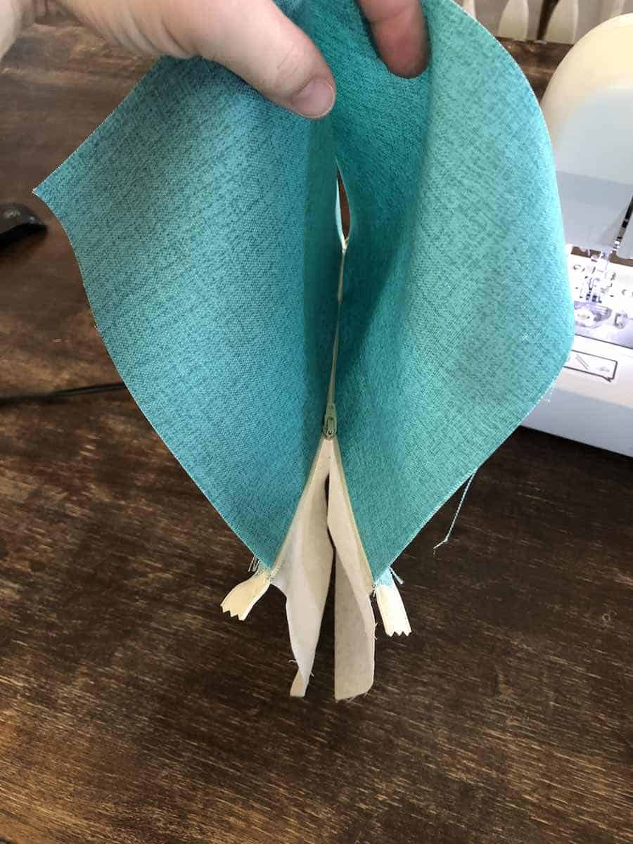 How to Sew a Lined Zipper Pouch Tutorial