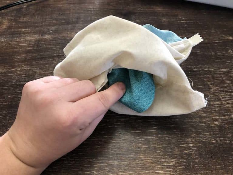 How to Sew a Lined Zipper Pouch Tutorial