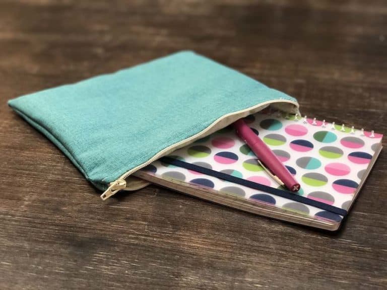 How to Sew a Lined Zipper Pouch Tutorial