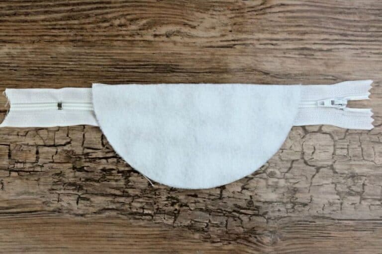 Easy Sew Circle Zip Earbud Pouch Tutorial with Free Pattern