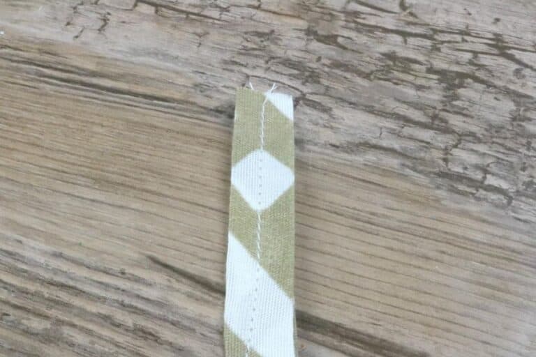 Easy Sew Circle Zip Earbud Pouch Tutorial with Free Pattern