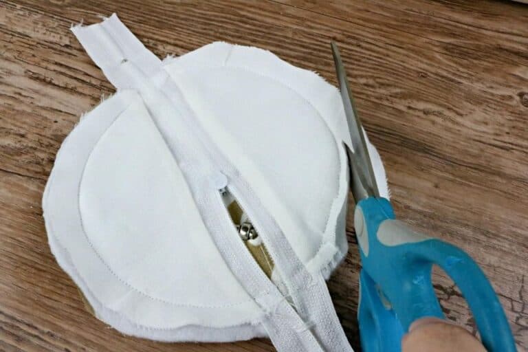 Easy Sew Circle Zip Earbud Pouch Tutorial with Free Pattern