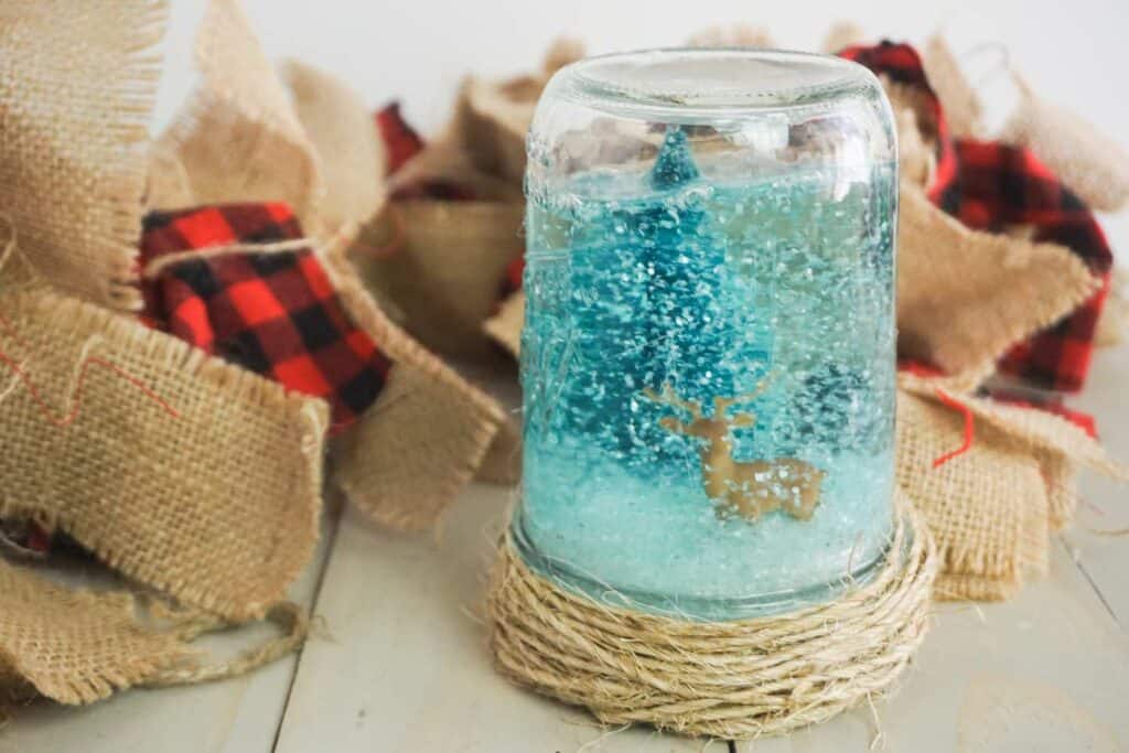 How To Make A Snow Globe In A Mason Jar how-to-make-a-snow-globe-in-a-mason-jar