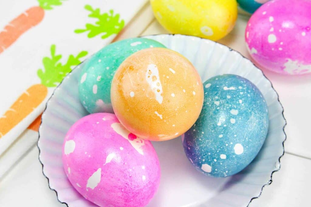 Oil and Water Dyed Easter Eggs