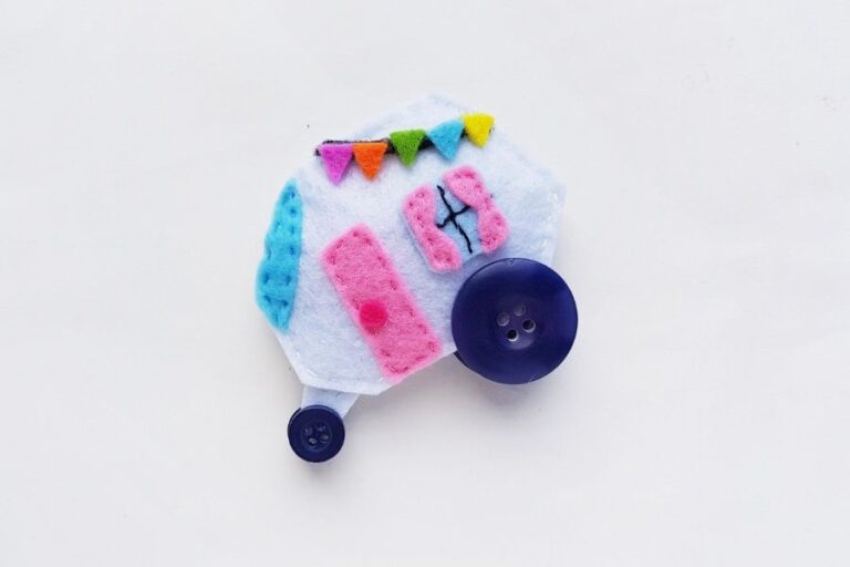 Easy Sew Felt Camper with Free Pattern