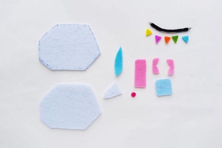 Easy Sew Felt Camper with Free Pattern