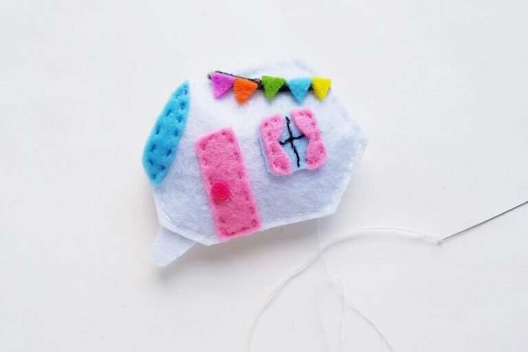 Easy Sew Felt Camper with Free Pattern