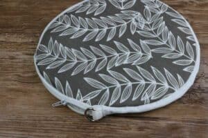 How To Make A Round Zippered Purse with Free Pattern