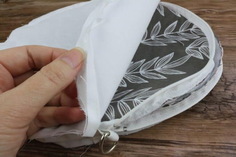 How To Make A Round Zippered Purse with Free Pattern