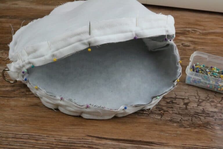 How To Make A Round Zippered Purse with Free Pattern