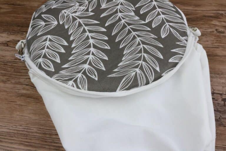 How To Make A Round Zippered Purse with Free Pattern