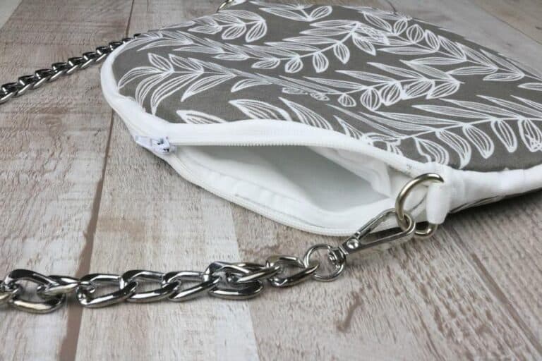 How To Make A Round Zippered Purse with Free Pattern