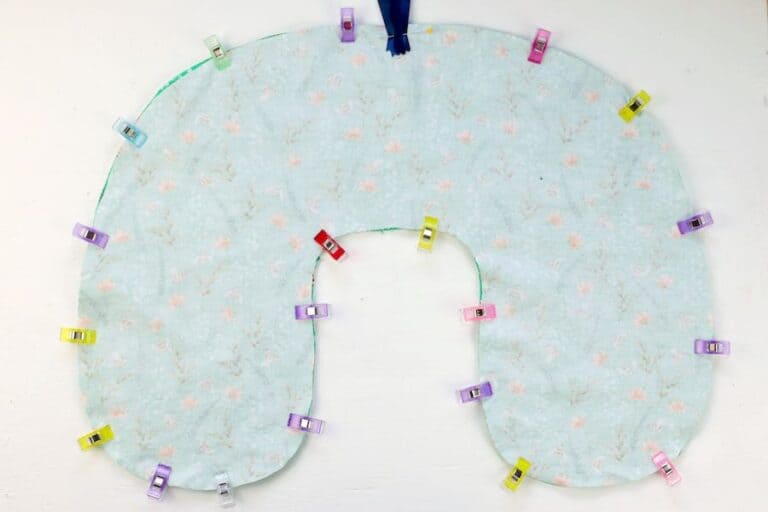 How to Make a Travel Neck Pillow with Pattern