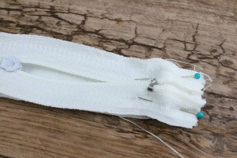 How To Make A Round Zippered Purse with Free Pattern