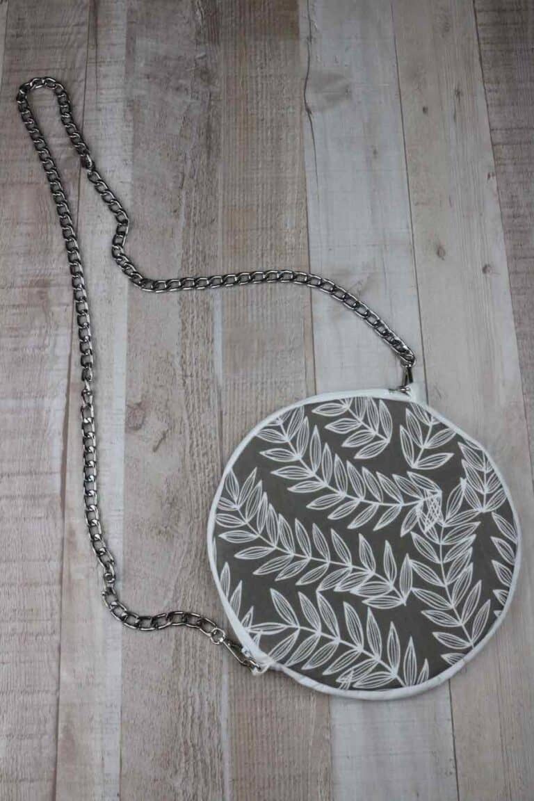 How To Make A Round Zippered Purse with Free Pattern