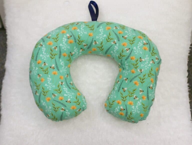 How to Make a Travel Neck Pillow with Pattern