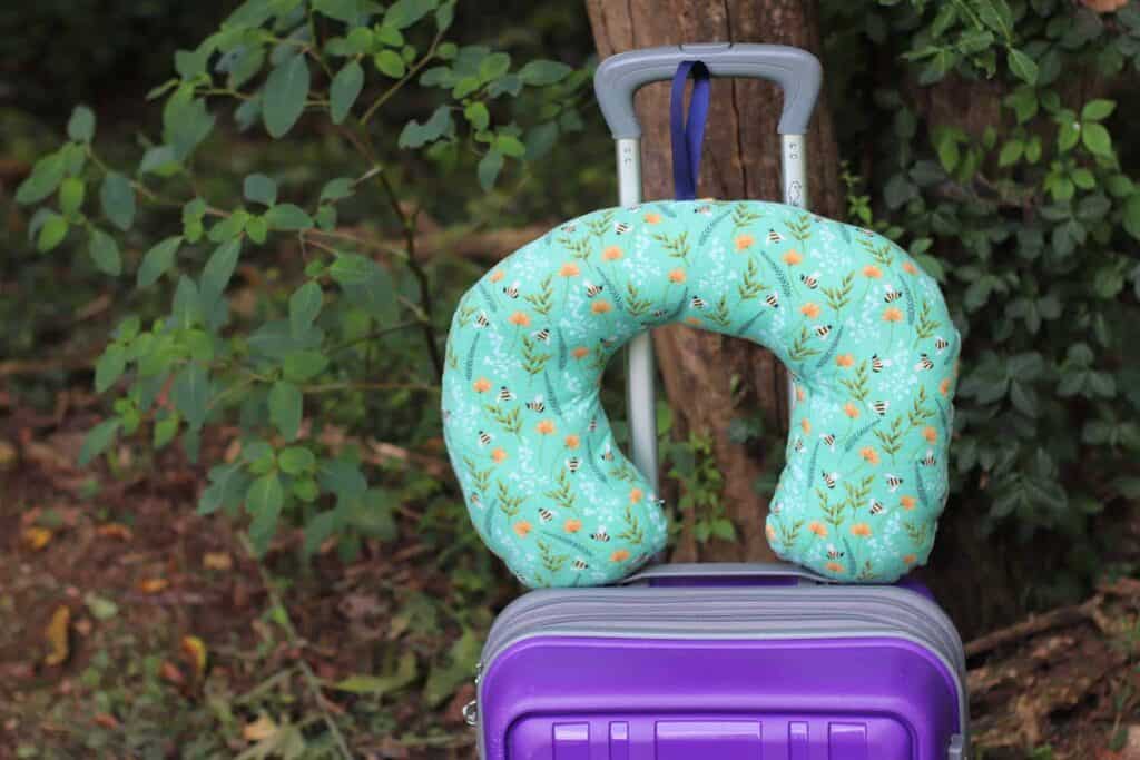 How to Make a Travel Neck Pillow with Pattern