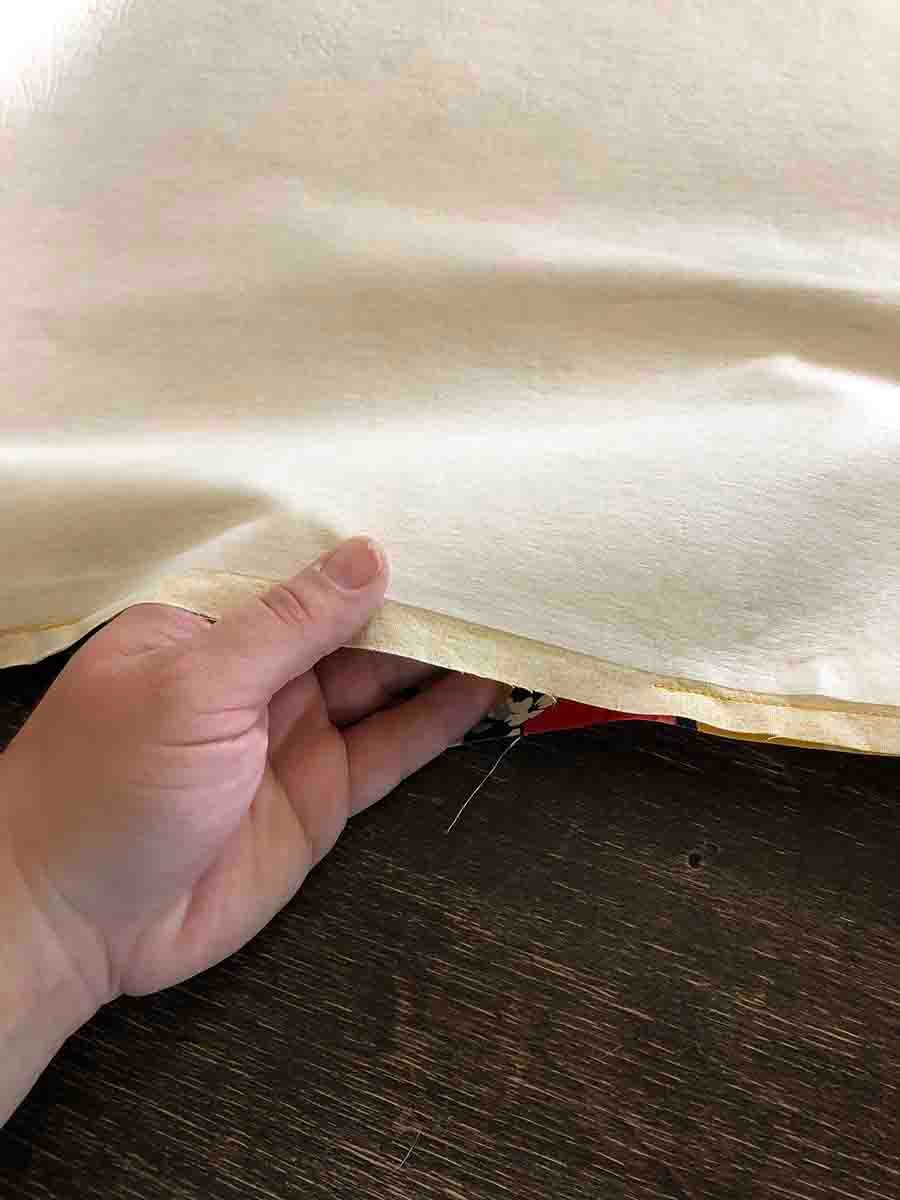 How To Make A Reversible Table Runner for Beginners