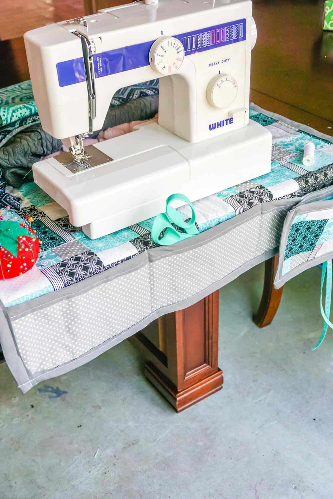 How To Make A Sewing Machine Mat With Pocket