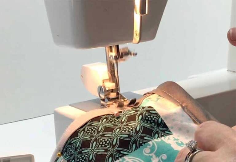 How To Make A Sewing Machine Mat With Pocket