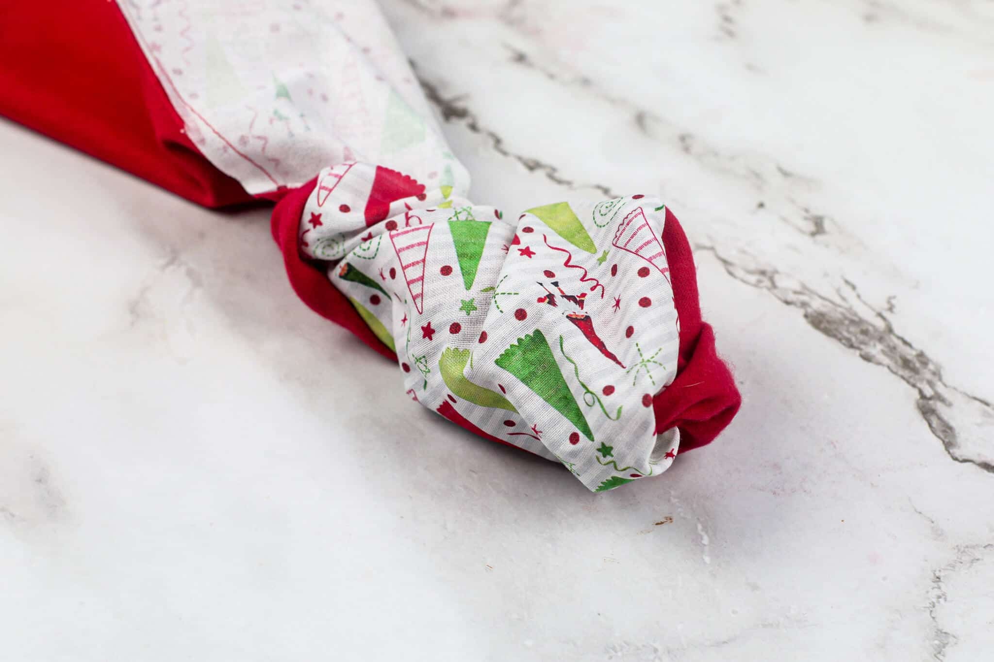 How to Make a Christmas Tree Skirt with Pattern