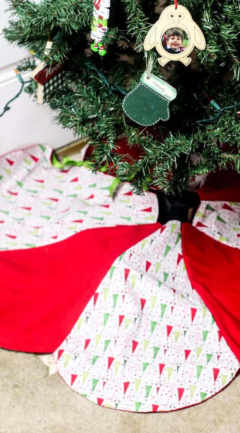 How to Make a Christmas Tree Skirt with Pattern